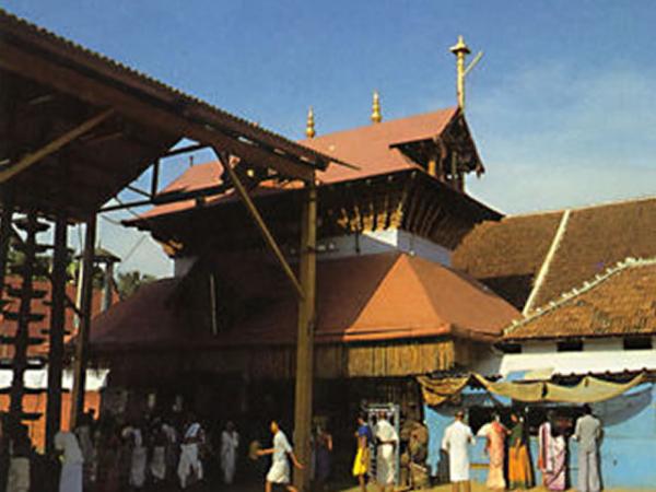 OLD PHOTO OF GURUVAYOOR TEMPLE.