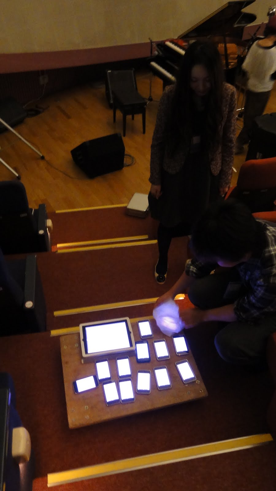 DJGJ.jp: iPhoneでステージ演出・完全ドキュメント