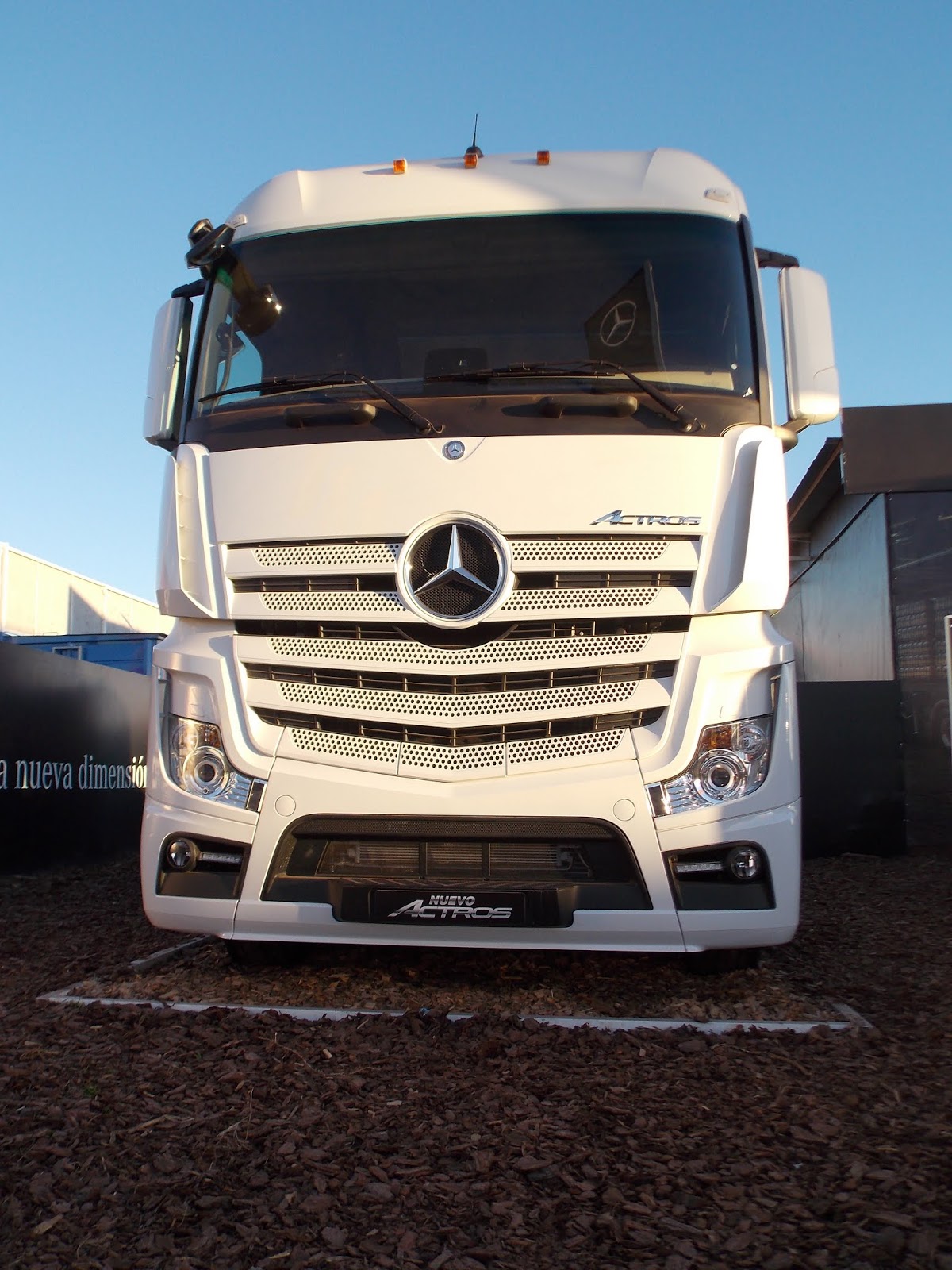 DIECIOCHO RUEDAS: MERCEDES BENZ… PRESENTÓ EN PÚBLICO LOS NUEVOS ACTROS ...