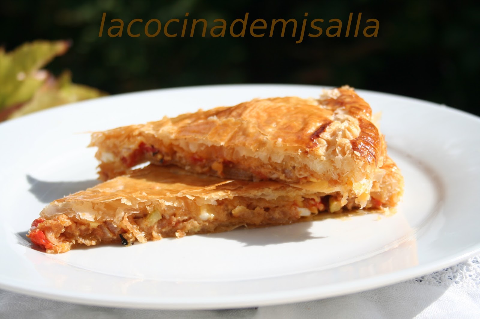 EMPANADA DE ATUN CON HOJALDRE