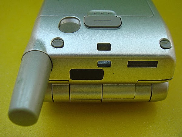 BugWorkShop - 甲蟲工作室: Sharp（夏普）GX32 手機介紹（一）