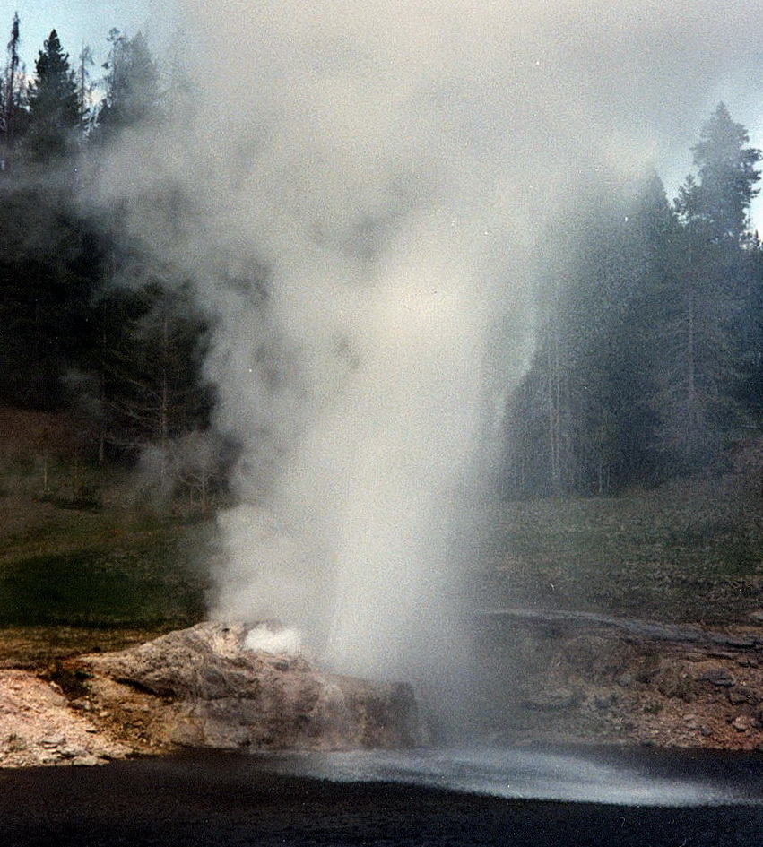 Focusing On Travel : Yellowstone: A Geyser Gazers Guide to the Upper ...
