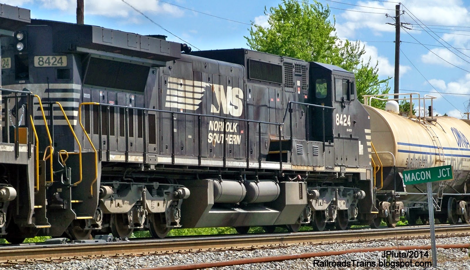 RAILROAD Freight Train Locomotive Engine EMD GE Boxcar BNSF,CSX,FEC ...
