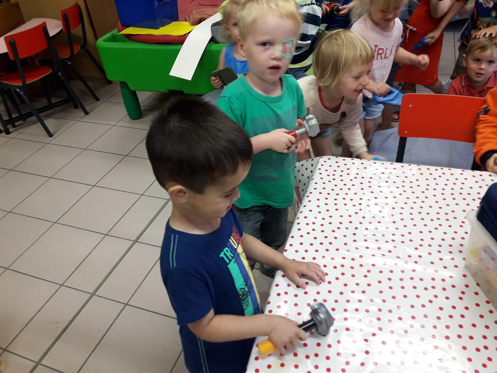 Welkom in de visjesklas: Muziek maken met zagen en hamers:kling klang ...