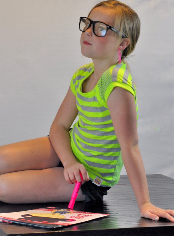 POSE child modeling mag Junior Fashion Experts: April 2012