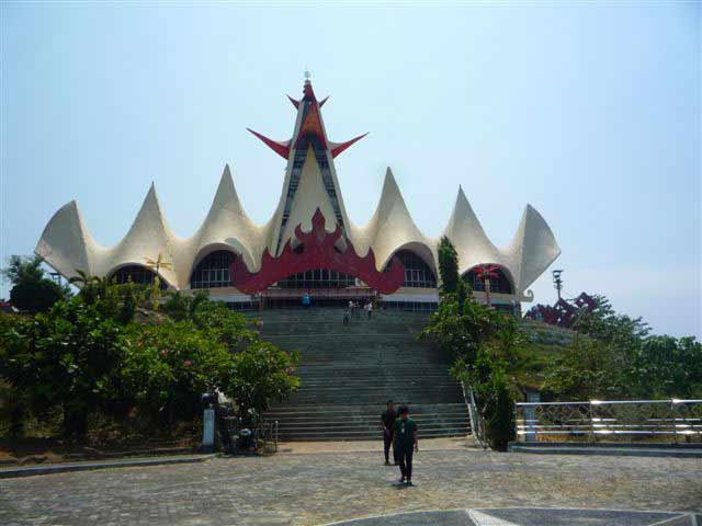 Cynthia Dewi: Tempat Wisata Terbaik LPG - Menara Siger