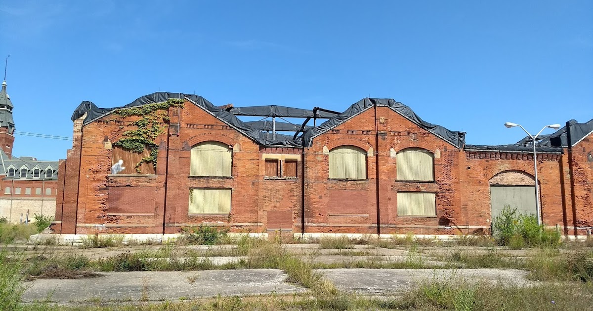 Metrolingua: Pullman factory before the restoration/rehab