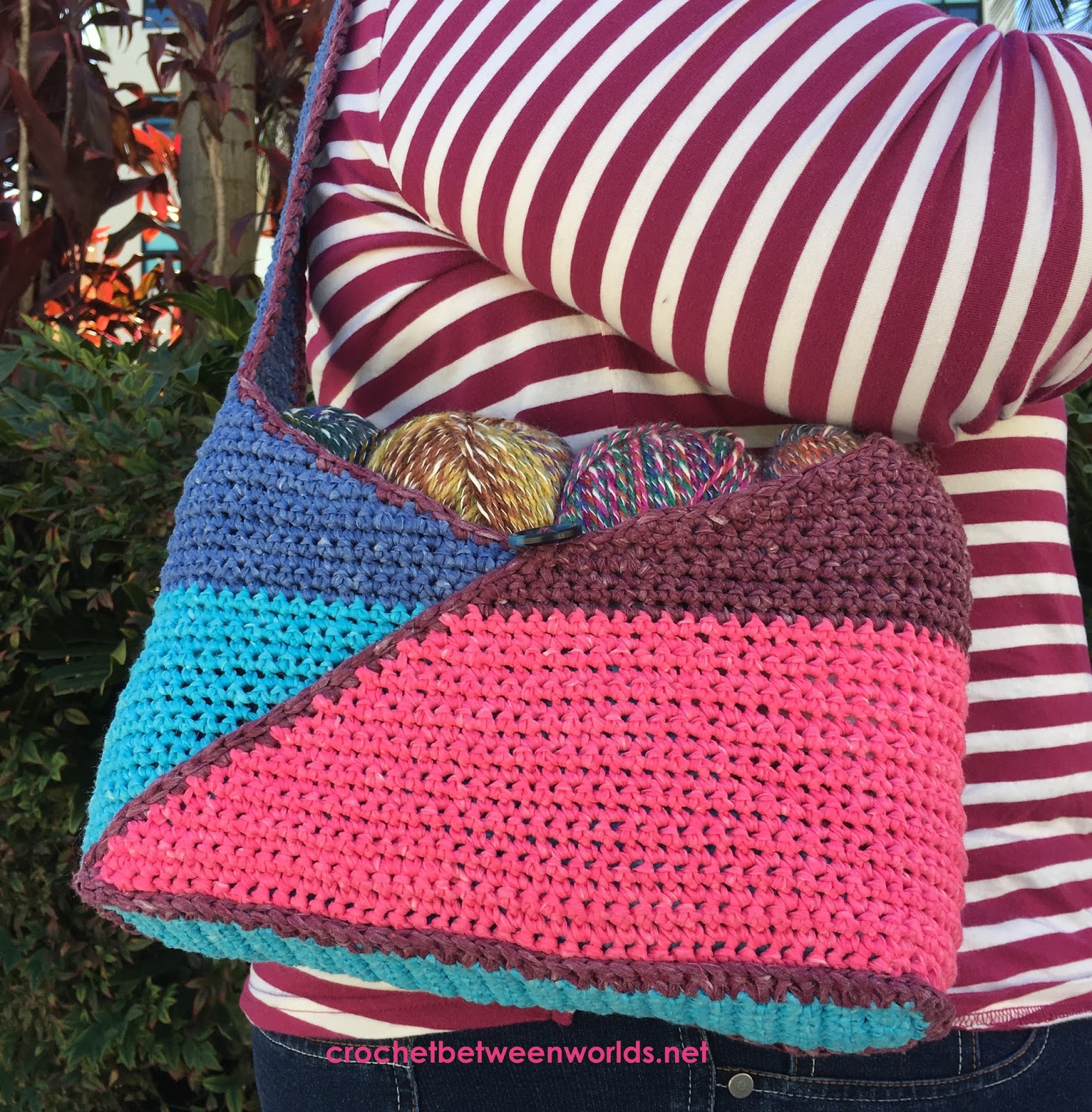 Crochet between worlds: FREE PATTERN: Origami Mystique Bag!