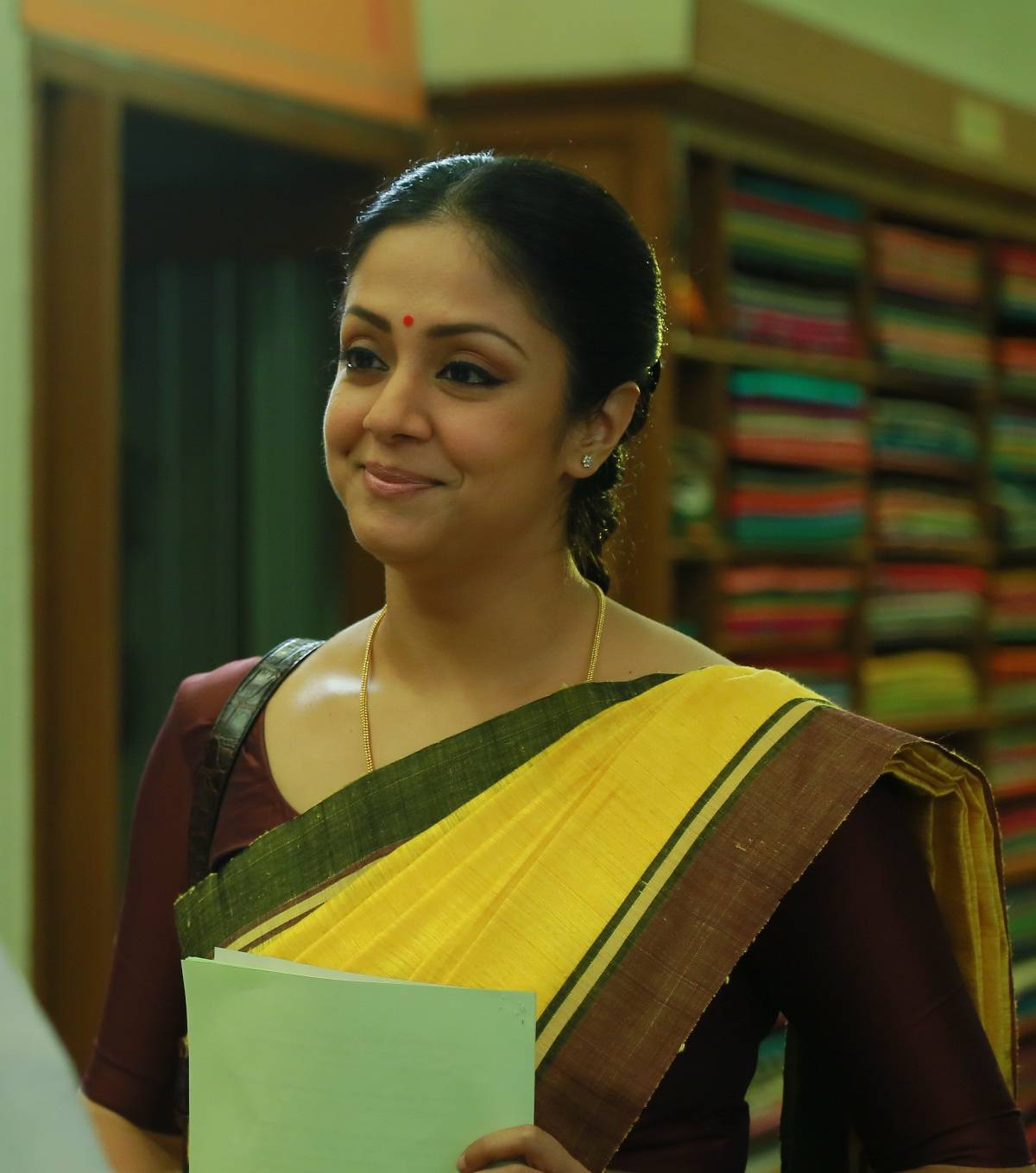 Cute and glam actress : Kollywood Actress Jyothika Photos In Designer Saree