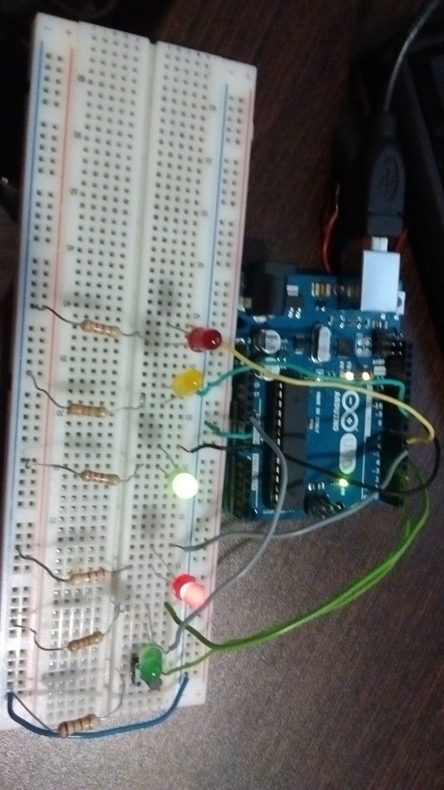 TECNOLOGÍA: ARDUINO: Semáforo