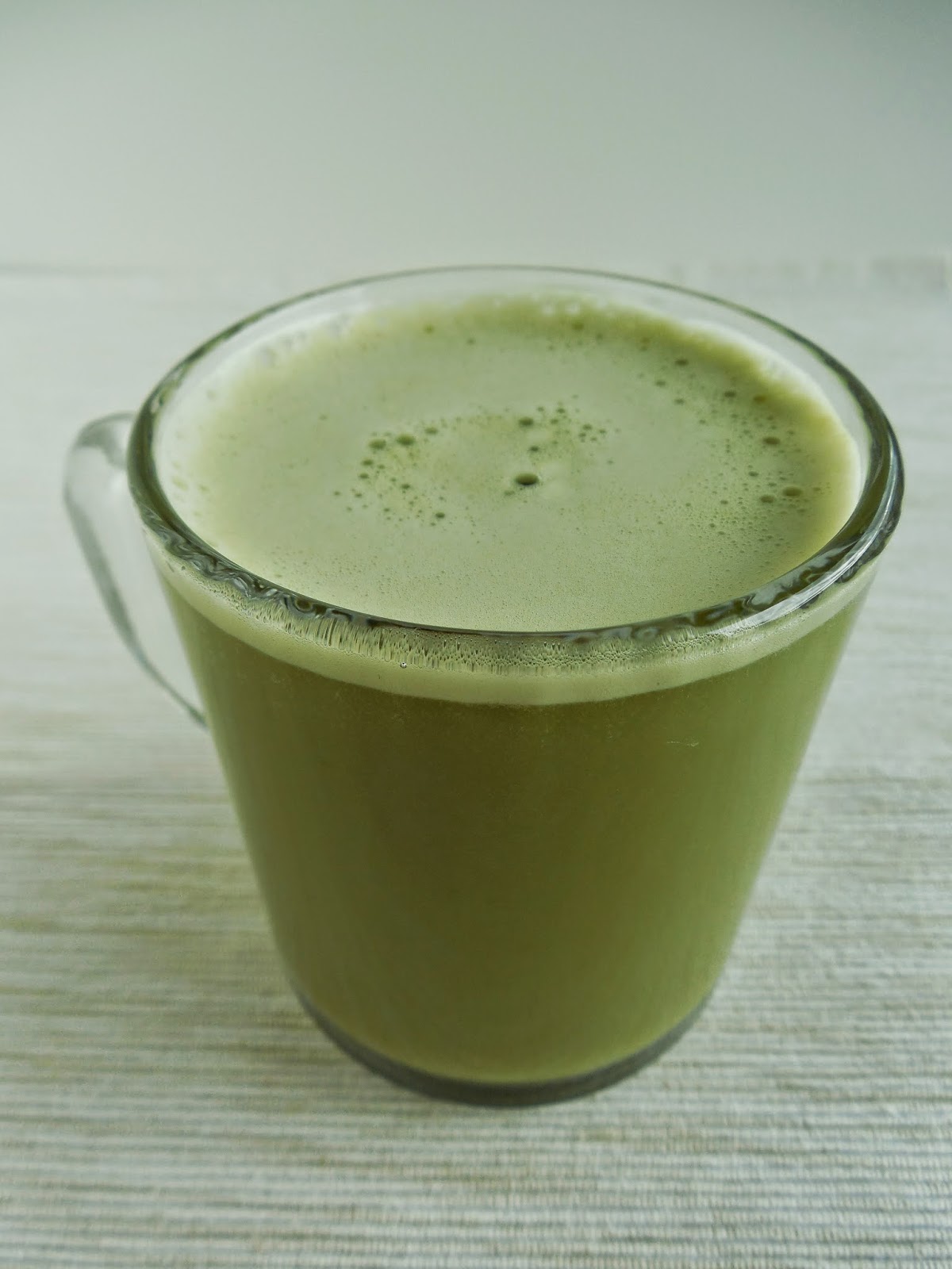 Mis recetas Bio: Té matcha con leche de almendras casera.
