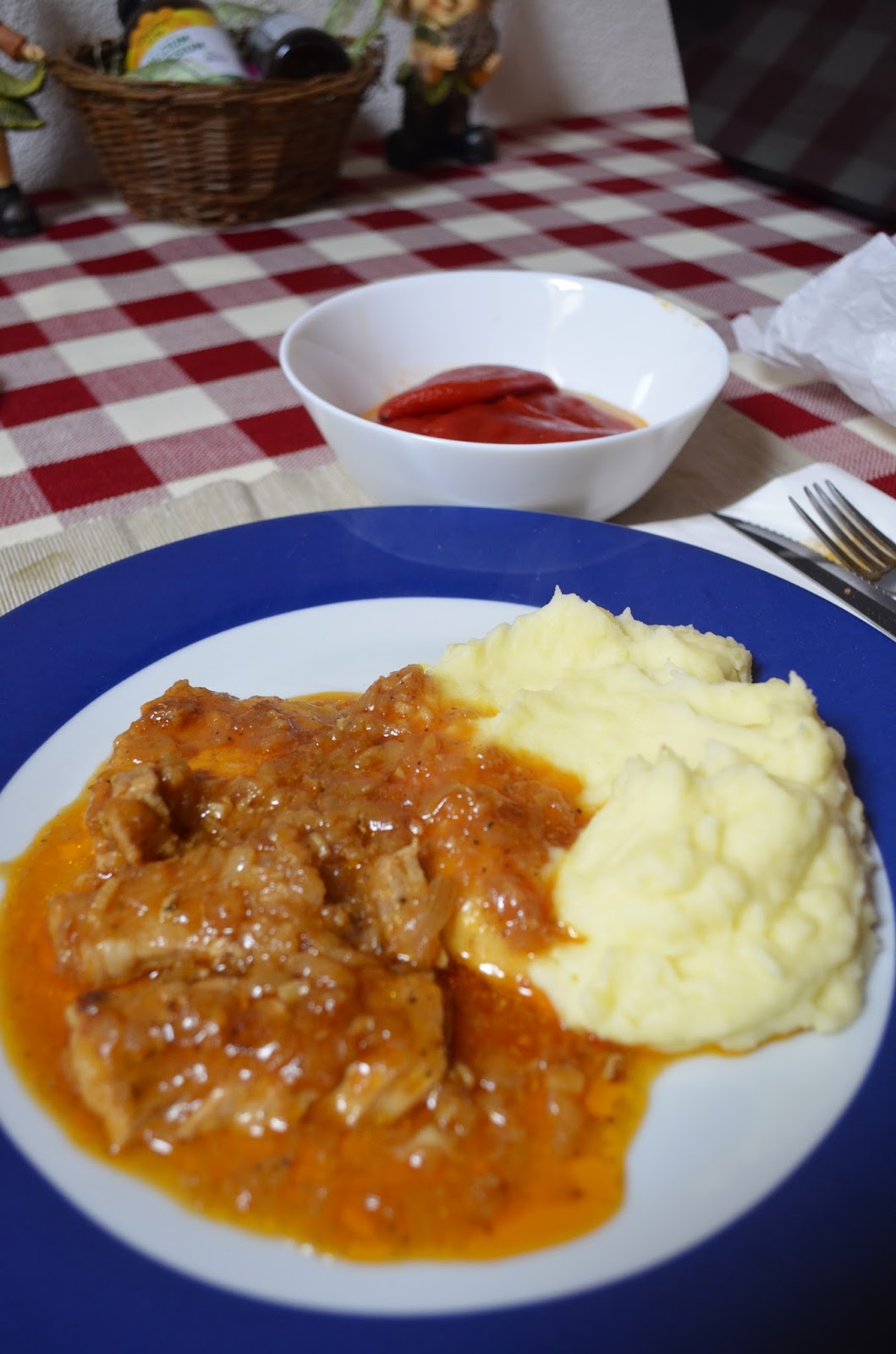 Én és a fakanál esete....: Hagymás rostélyos krumplipürével