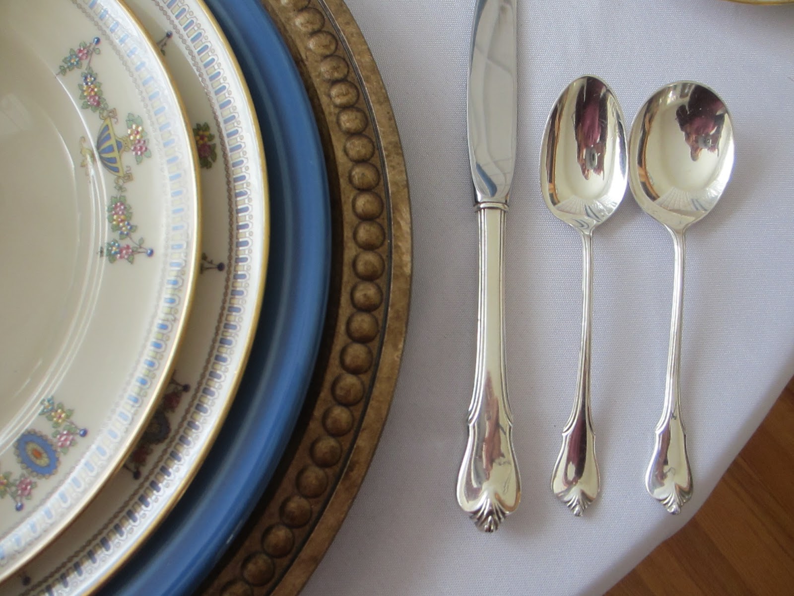 Table for One: Lenox "The Colonial" Table