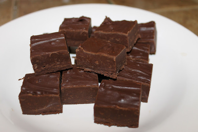 Growing Up Geeky: Super easy chocolate fudge - you'll want to eat all of it