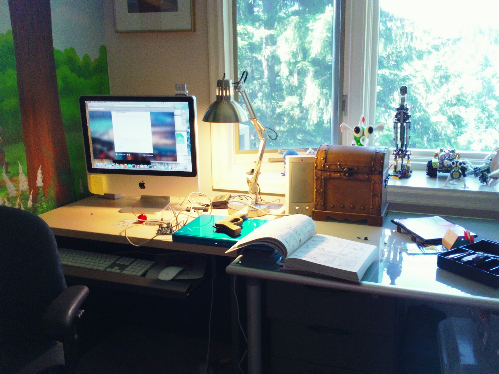 hacker working desk ~ pro hack lab