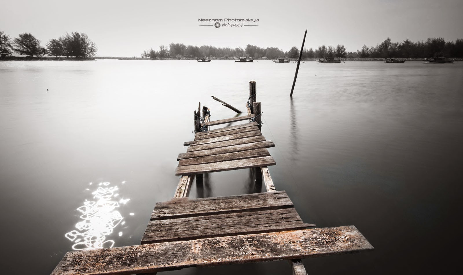 Jeti dan jambatan kayu klasik dan usang di Terengganu ~ Neezhom