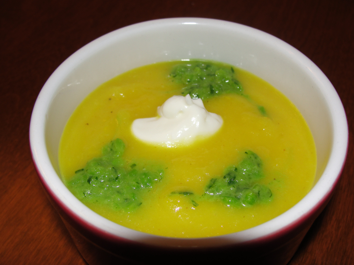 The Cookbook Blogger: Yellow Pepper Soup with Cilantro Puree