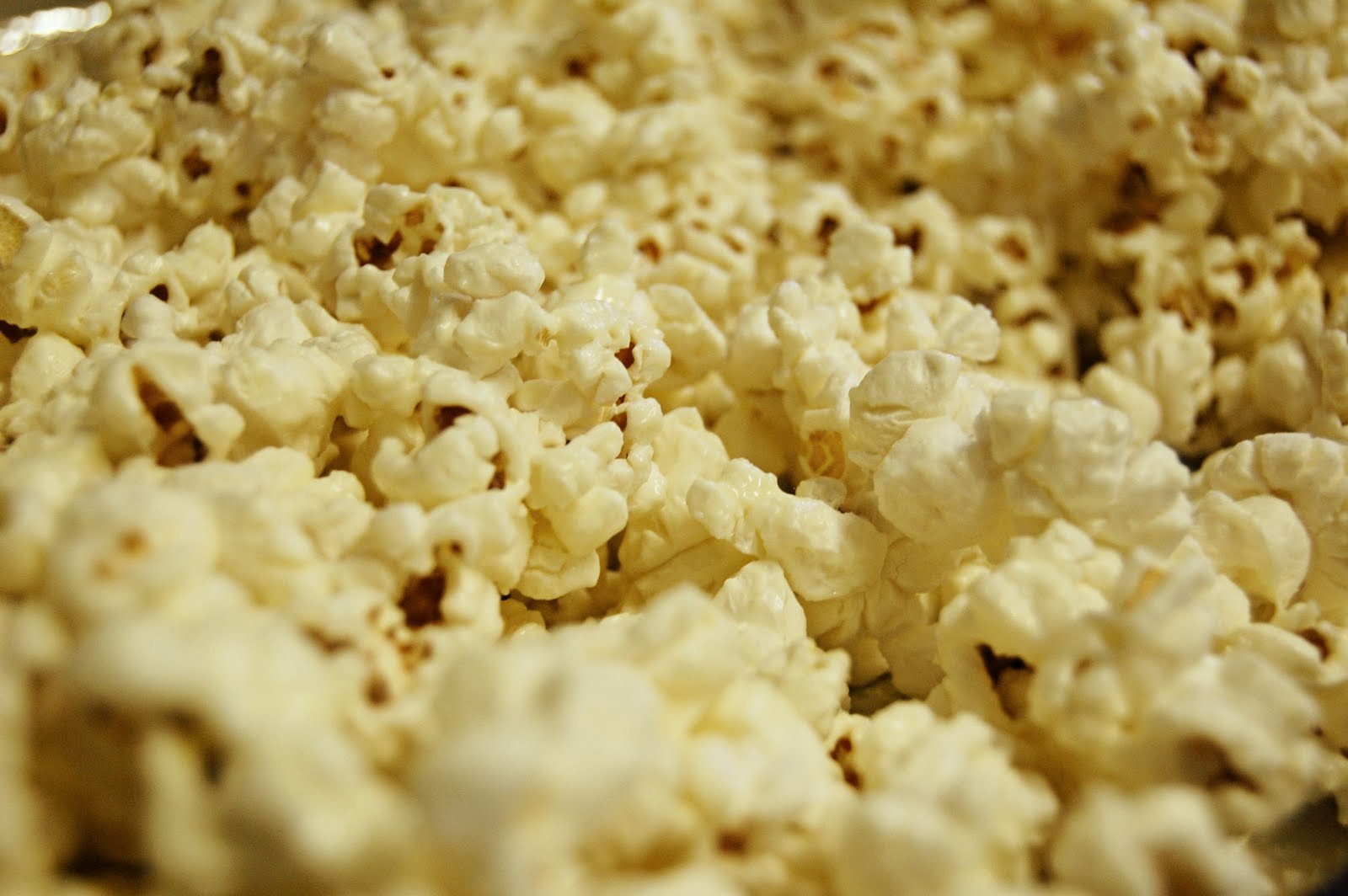 kristy.makes: recipe: white chocolate popcorn with m&ms