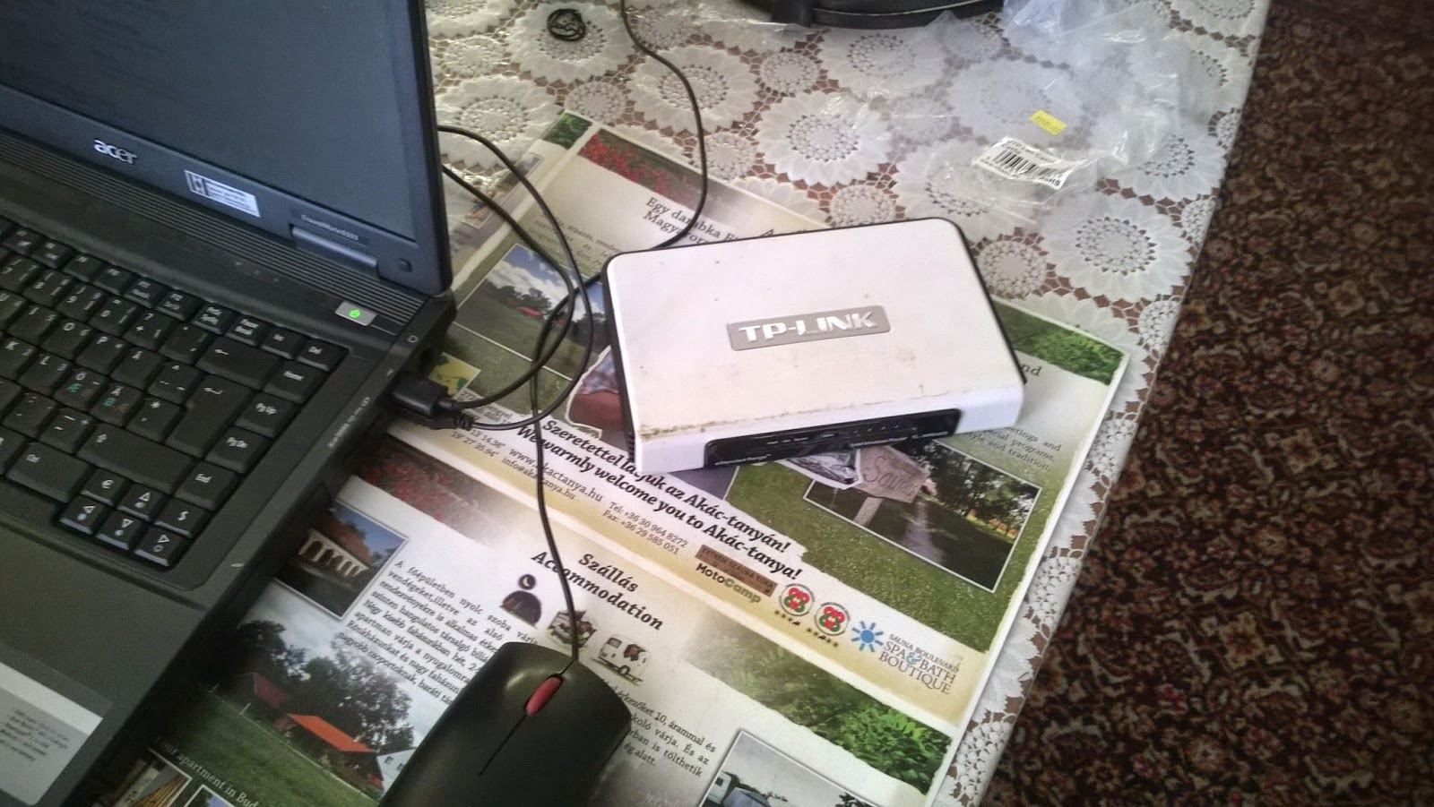 Datanomiopiskelijat Unkarissa: Reititin,halko ja nettisivu