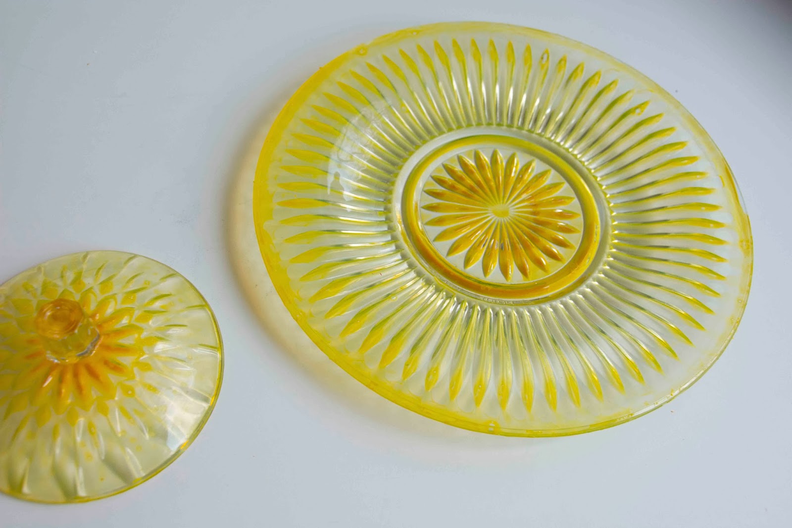 Aesthetic Nest: Craft: Colored Glass Cake Stand (Tutorial)