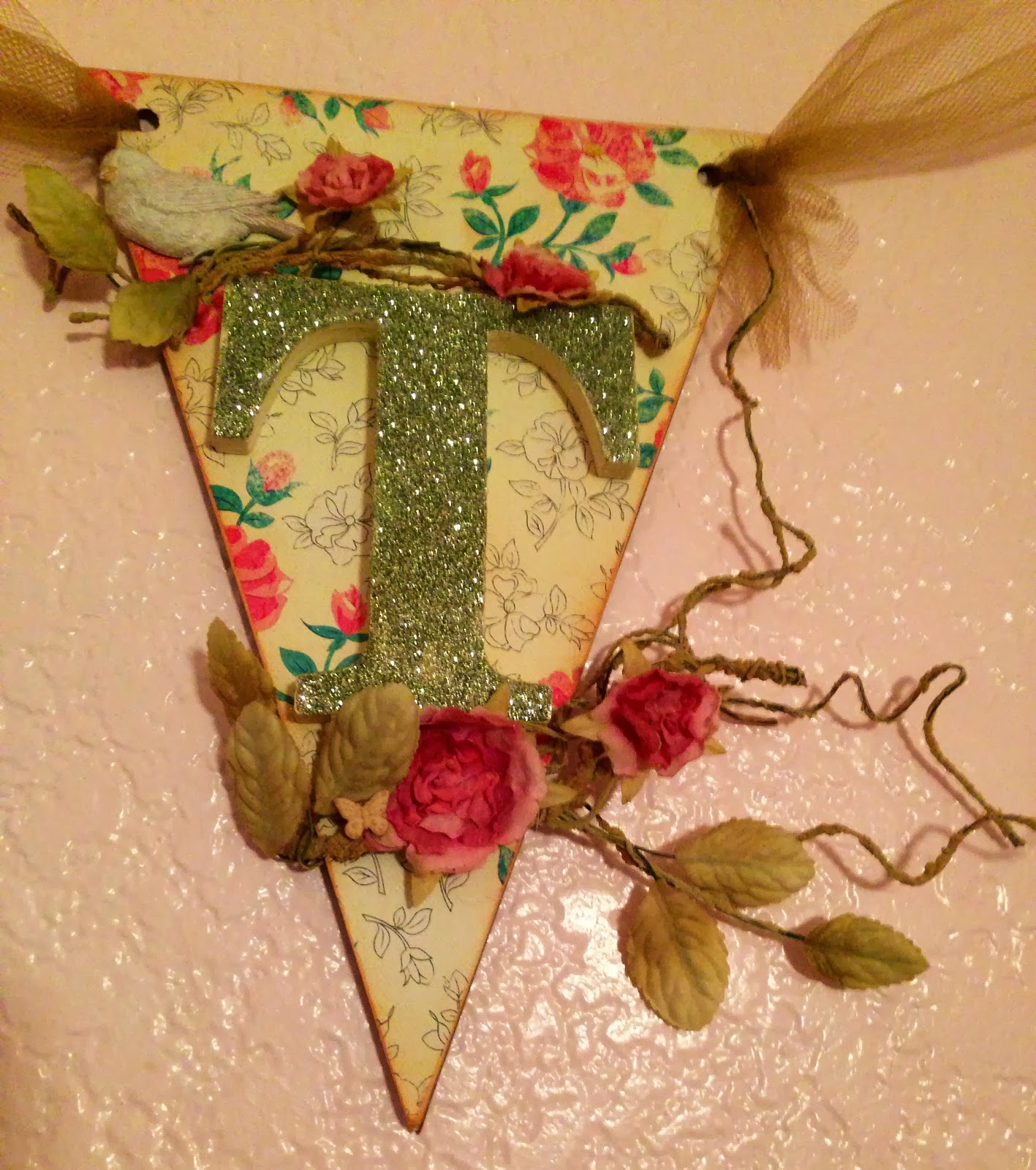 Two Mad Dahlias: Pretty Banners for your craft room