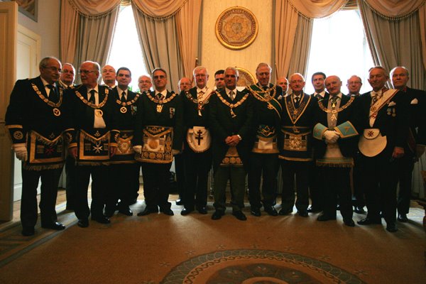 El Mandil del masónLos hijos de la tradiciónLos hijos de la tradición ...