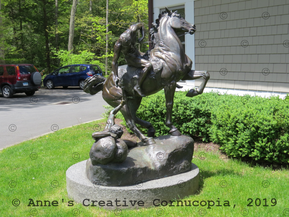 Anne's Creative Cornucopia: Mark Twain Library Statues - Photograph