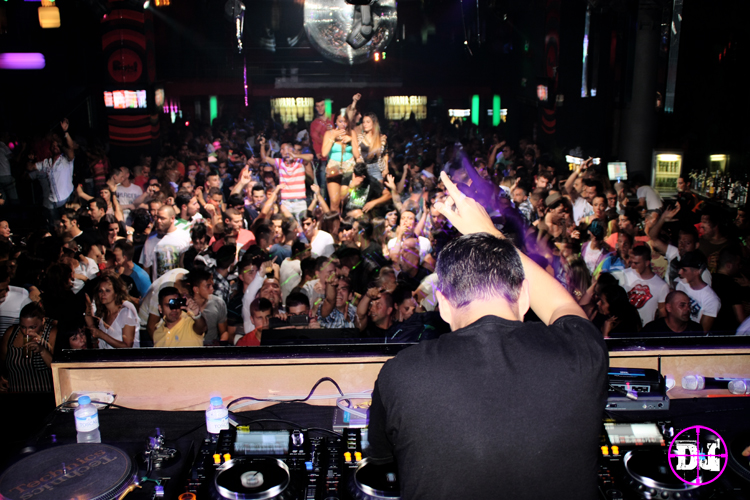 ¿QUIÉN DISPARÓ AL DJ?