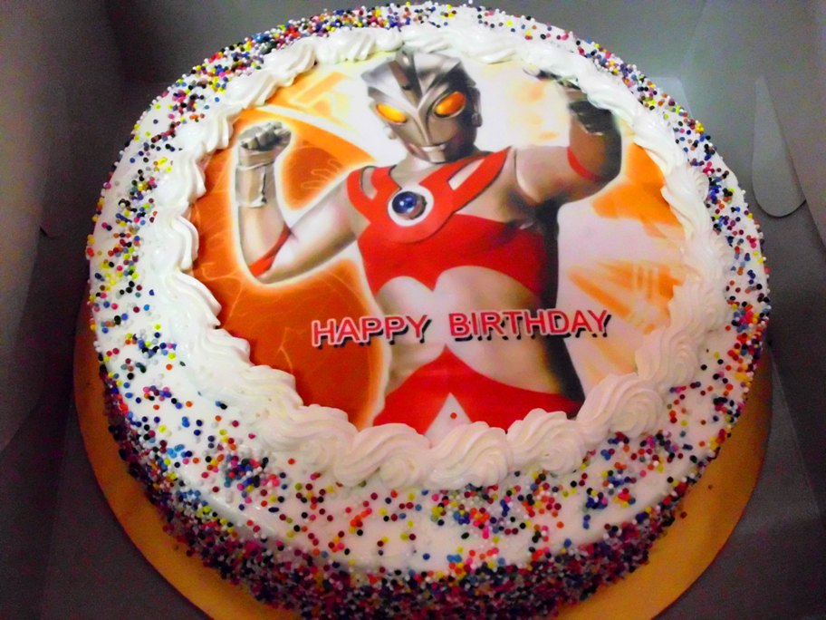 MIDNITE BAKER BANGI: EDIBLE CAKE-ULTRAMAN