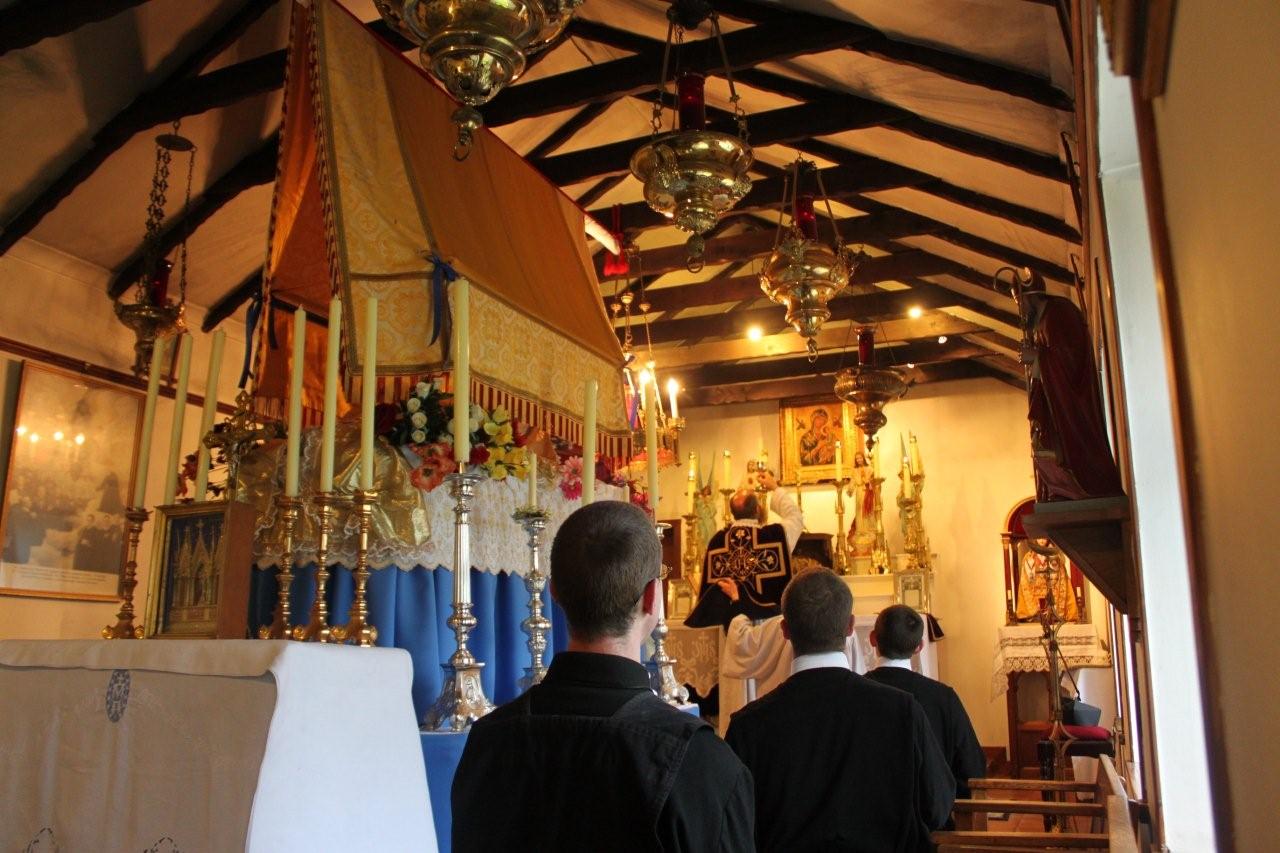Transalpine Redemptorists at home: Around Her funeral couch.