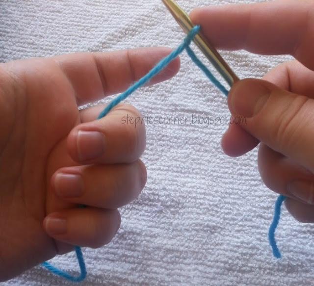 Stephie's Corner: crochet 101 :: slip knot