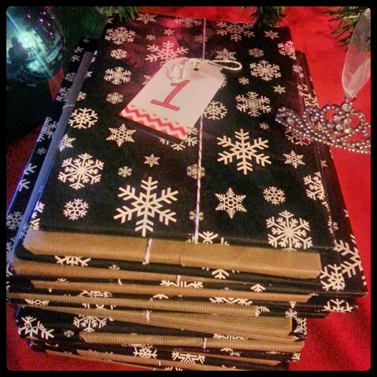 A Crafty Island Girl: Christmas DIY: Traditions | 25-Books-in-December