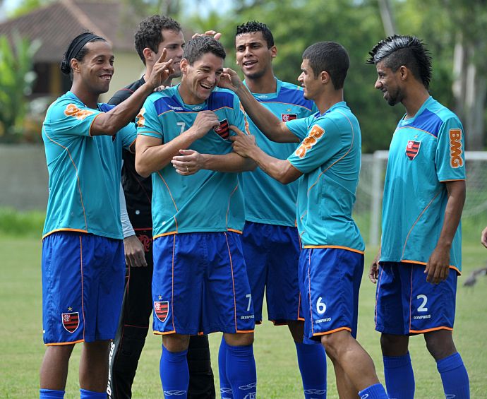 Deus é Flamengo!!!: Fora da Seleção, Thiago Neves tem volta comemorada ...