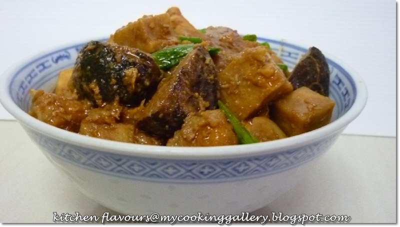 kitchen flavours: Braised Chicken with Taro and Mushroom