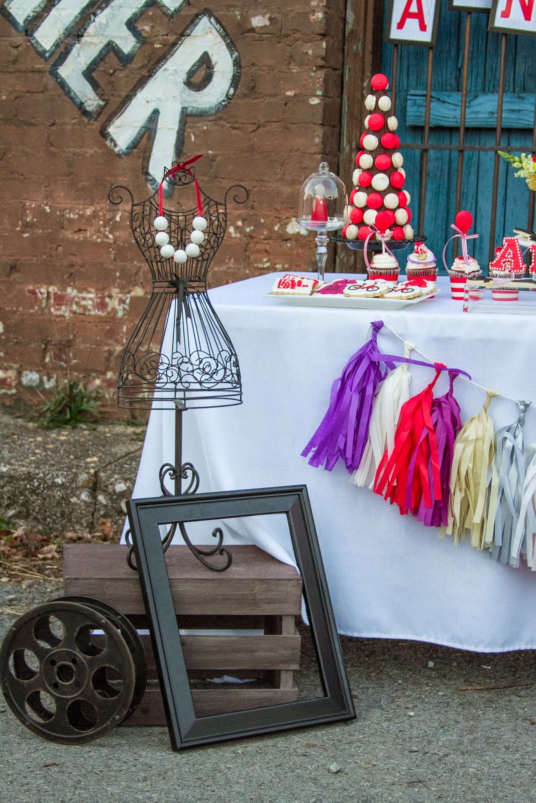 In Flight Party Ideas: Annie Movie Release Fan Party