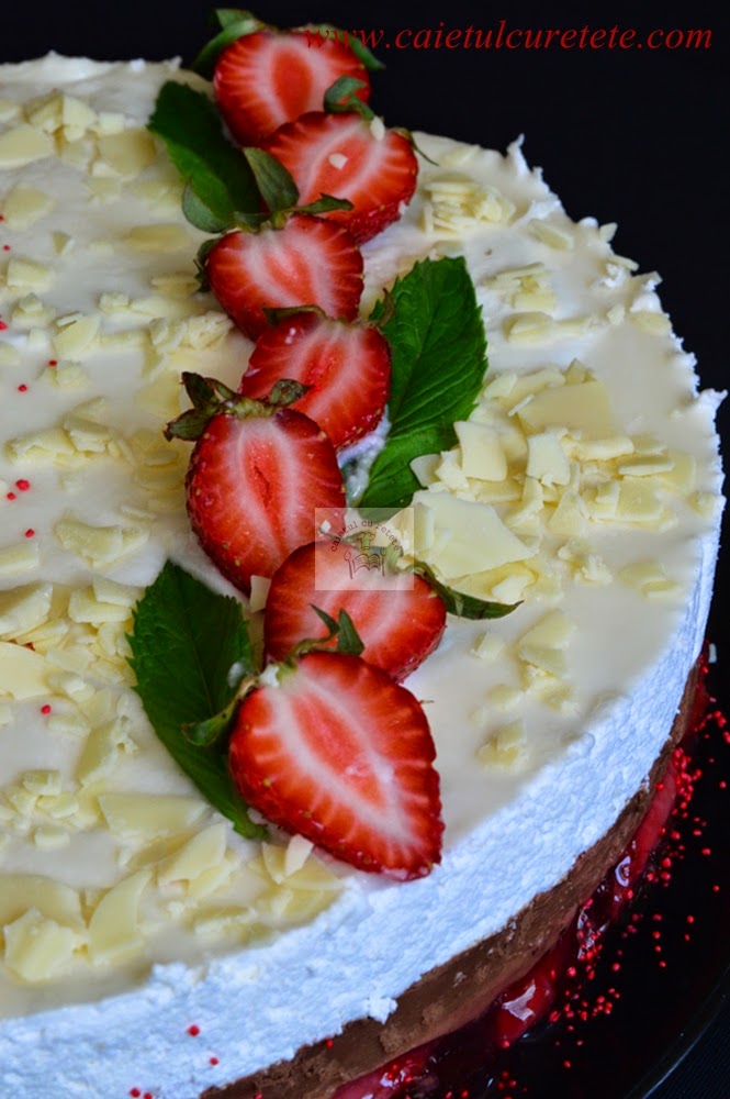 Tort cu mousse de ciocolata si capsuni - CAIETUL CU RETETE