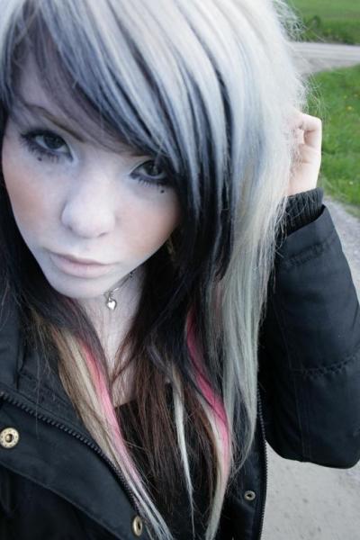 Blogger I Love You: Scene Hairstyle with Side bangs for Scene Girls