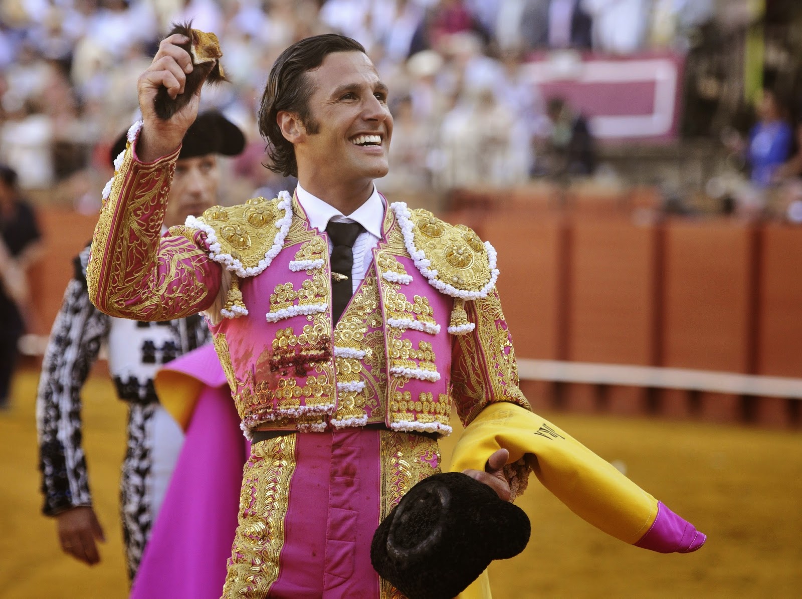 VUELTA AL RUEDO: LA PLUMA INVITADA: David Mora hace los deberes y saca nota