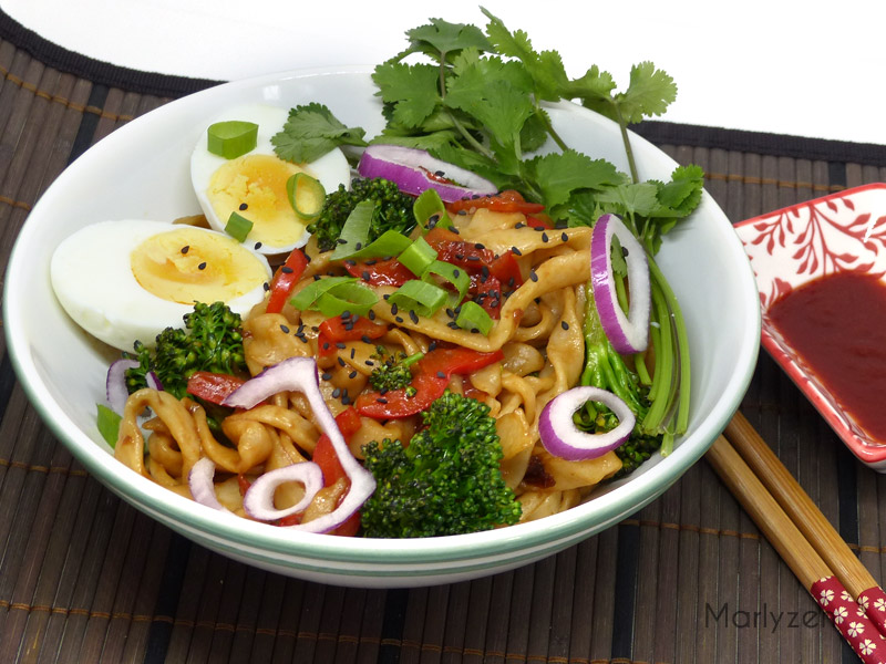 Nouilles udon sautées aux légumes | Marlyzen, cuisine revisitée