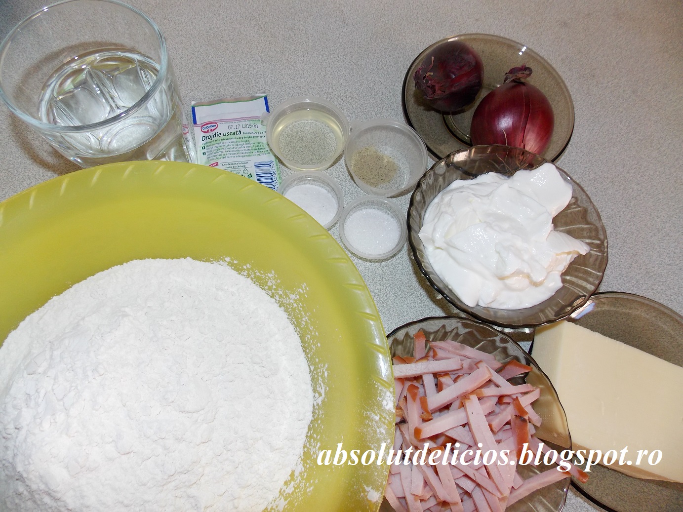 Absolut Delicios: TARTE FLAMBĖE (FLAMMEKUECHE, FLAMMKUCHE, FLAMMKUCHEN)