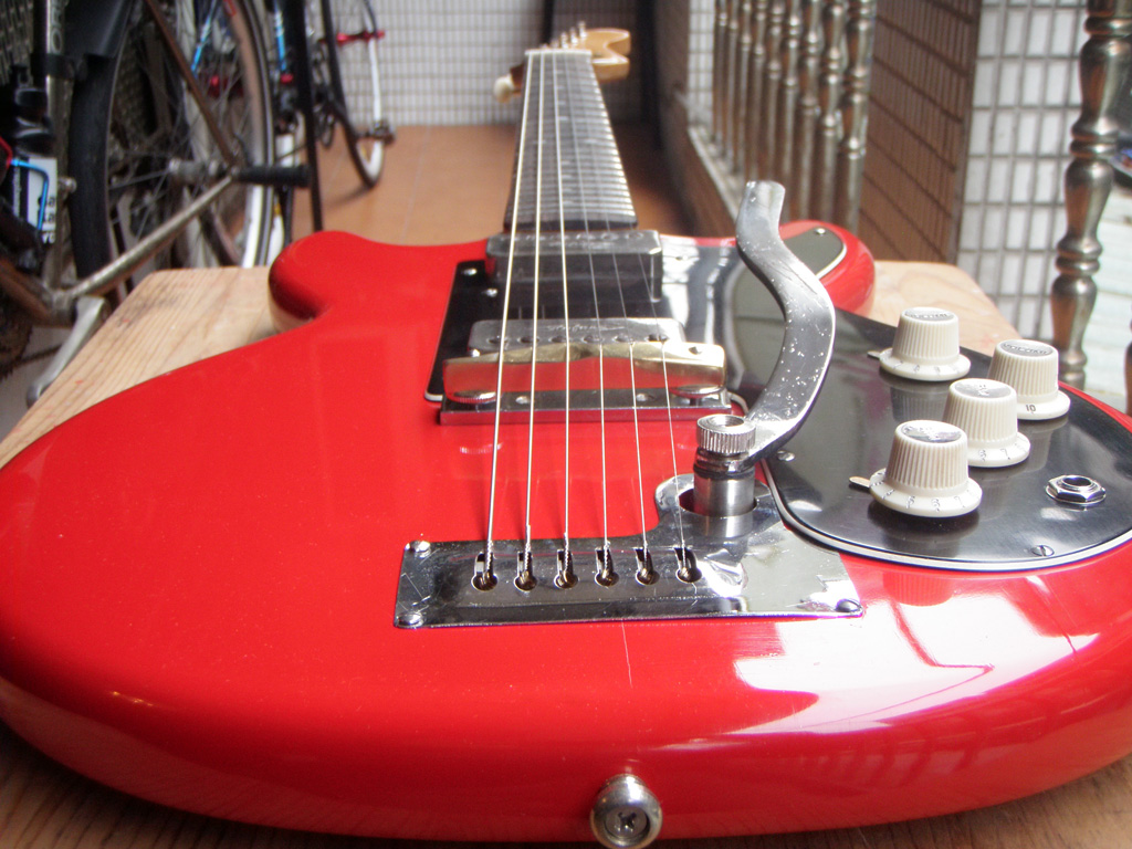 Hofner Colorama II restoration project (part 20) - Putting it all back ...