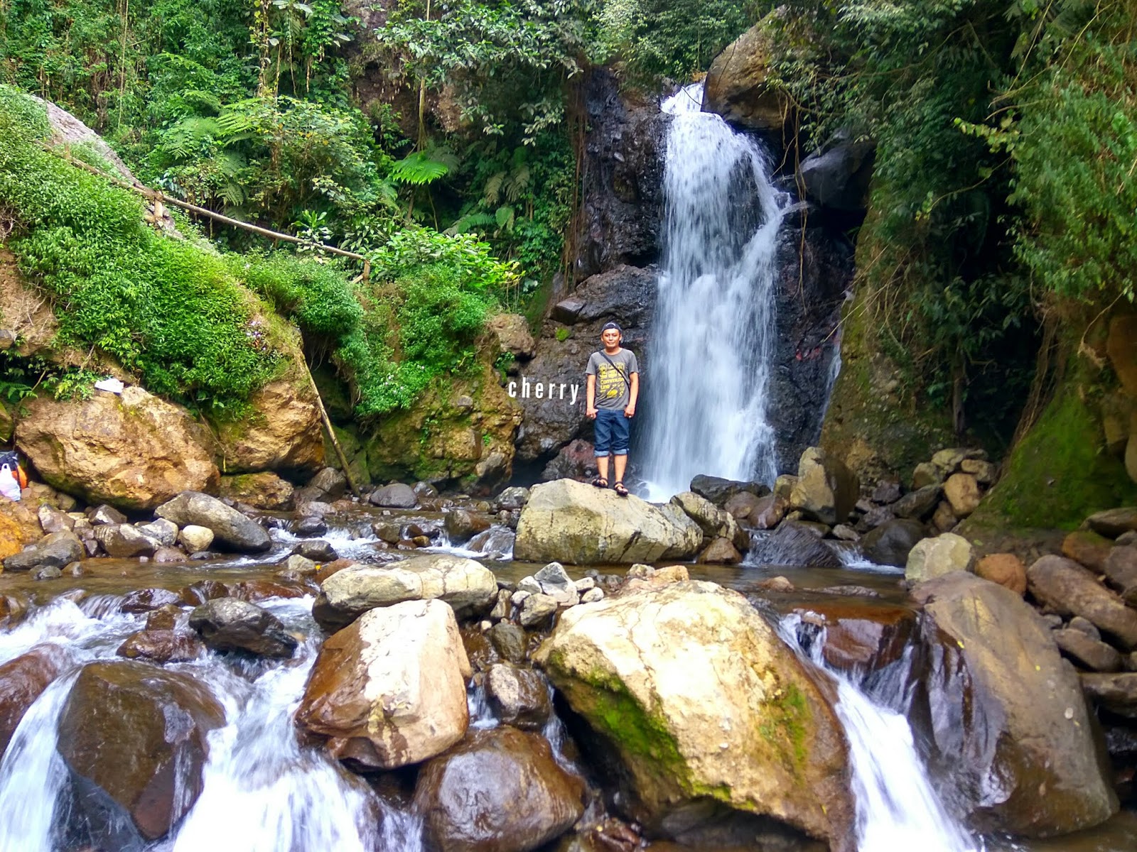 a little bit of my everyday: Curug Cipamingkis Yang Eksotis