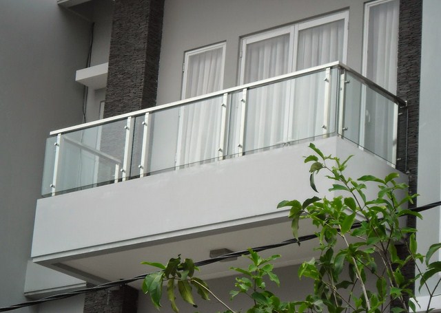 BALKON MINIMALIS MODERN