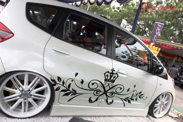 CUTTING STICKER TERMURAH : Cutting Sticker Mobil
