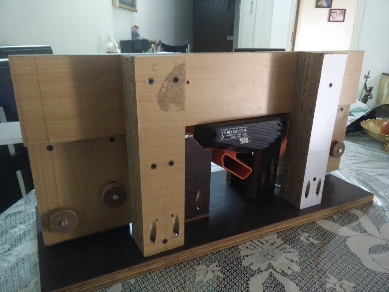 Baijal DIY: DIY Jointer using a Power Planer