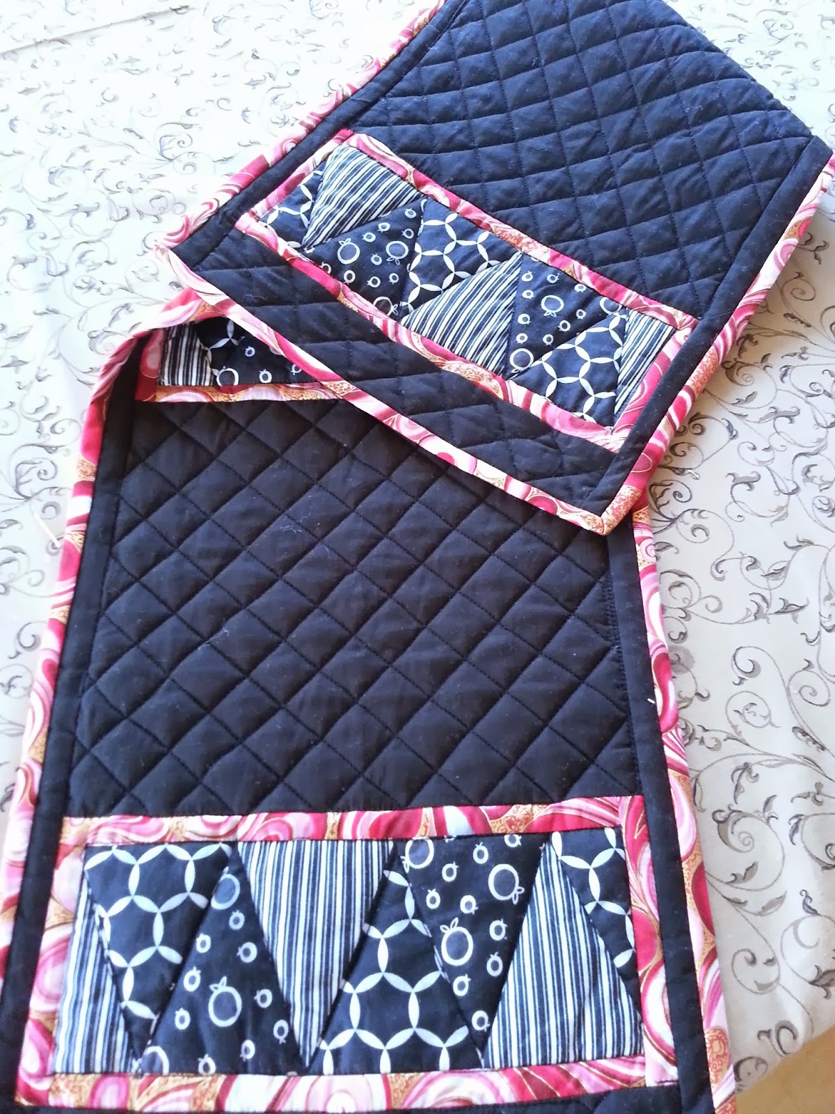 Darvanalee Designs Studio : Chriss Cross Table Runner and Place Mat Set ...