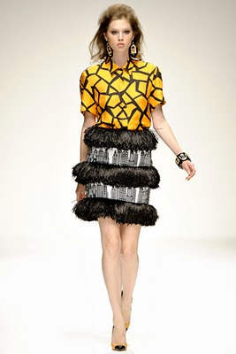 FASHIONNOIHSAF.: Holly Fulton.Graphic.colour.Geometric.The ever ...