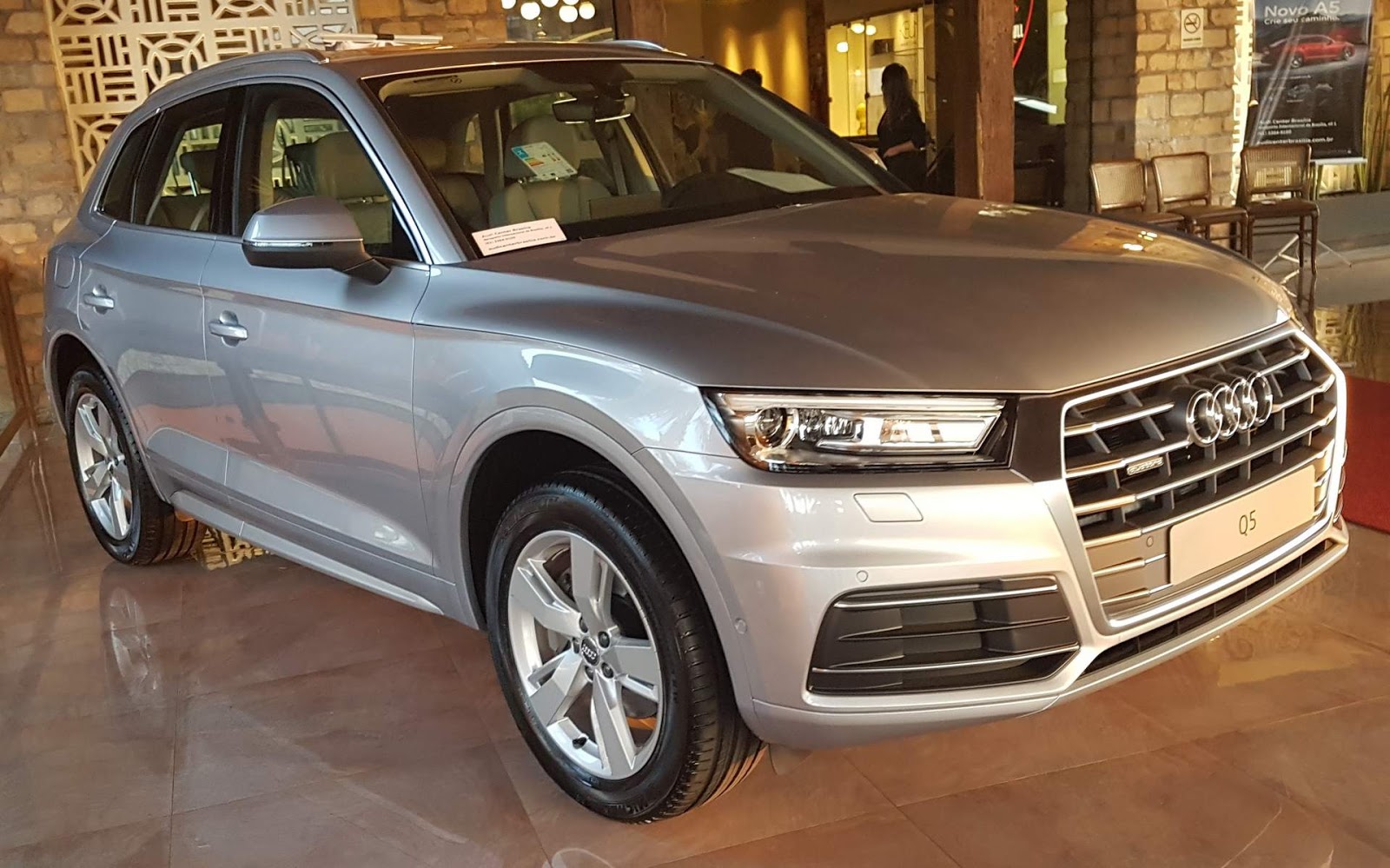 Audi Q5 2018 exposto na Steak Bull de Brasília (DF) - vídeo