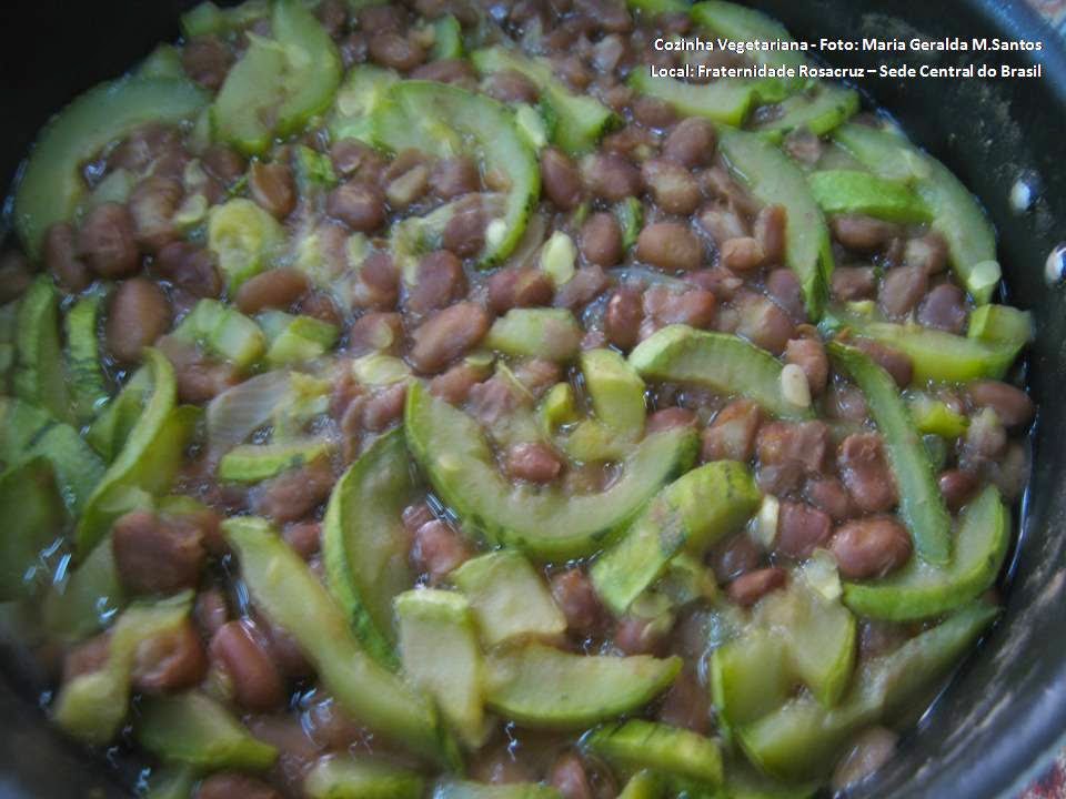 Cozinha Vegetariana: Feijão Rajado com Abobrinha Italiana