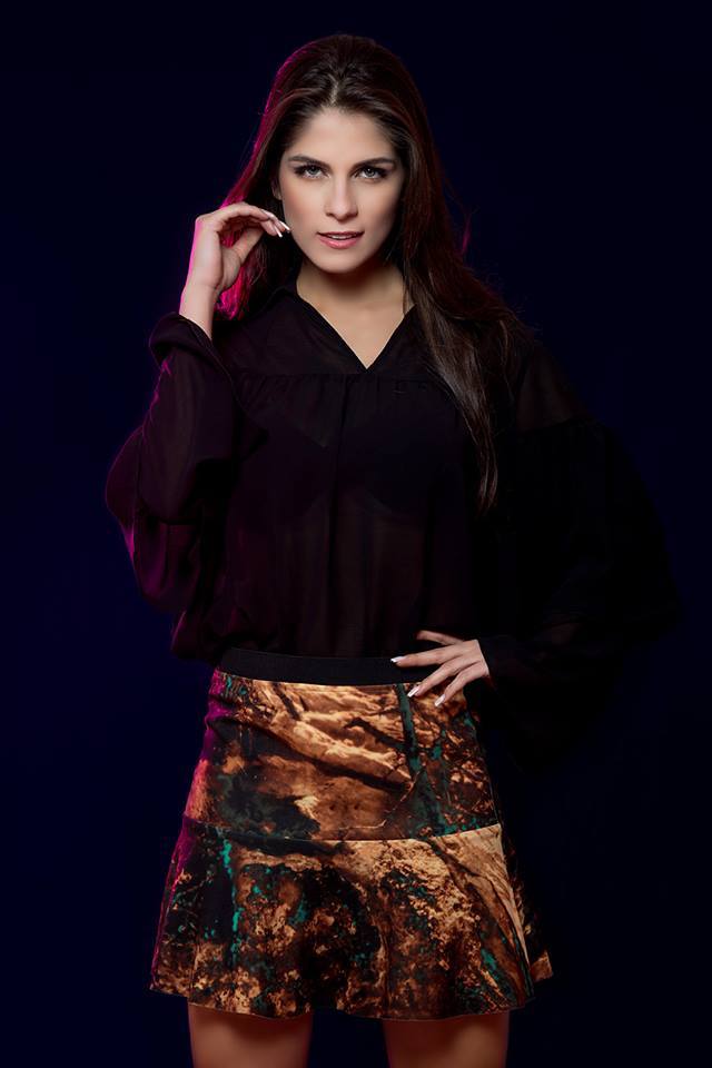 .: Aline Franzoi arrasa mais uma vez, agora em um Lookbook para a ...